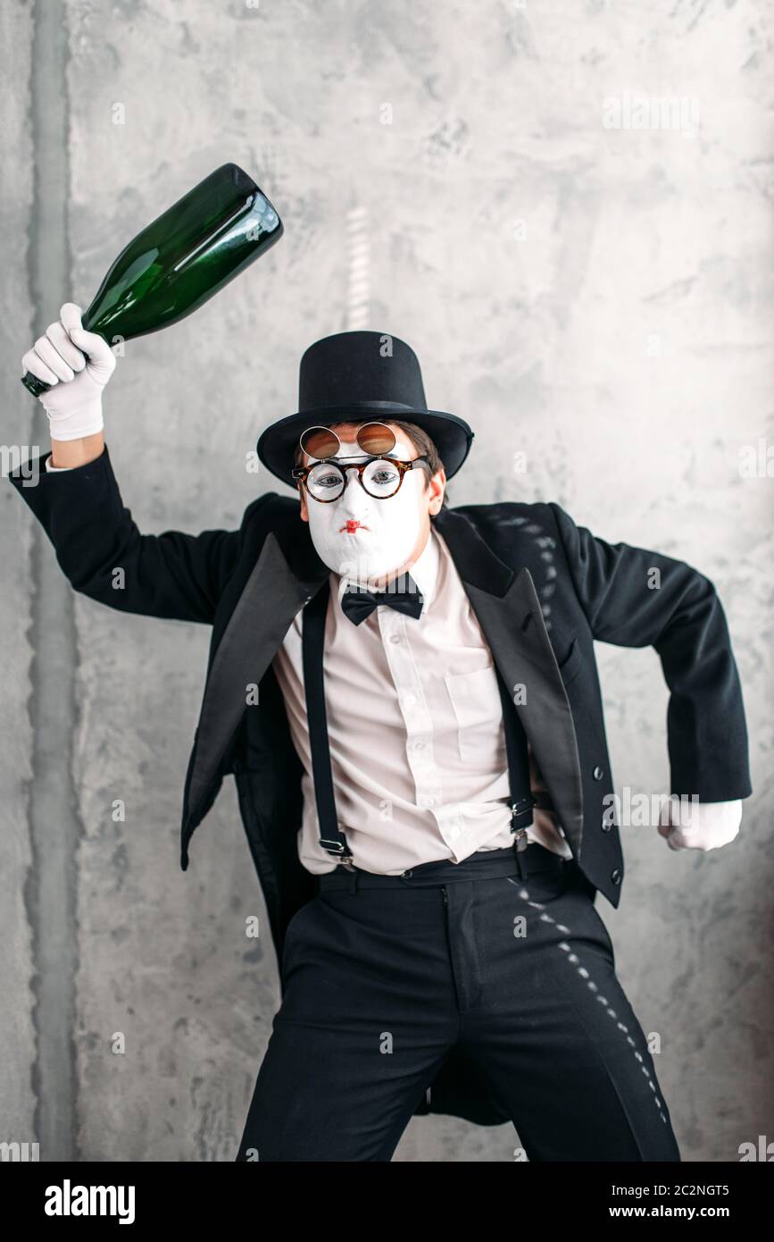 Drunk face expression hi-res stock photography and images - Alamy