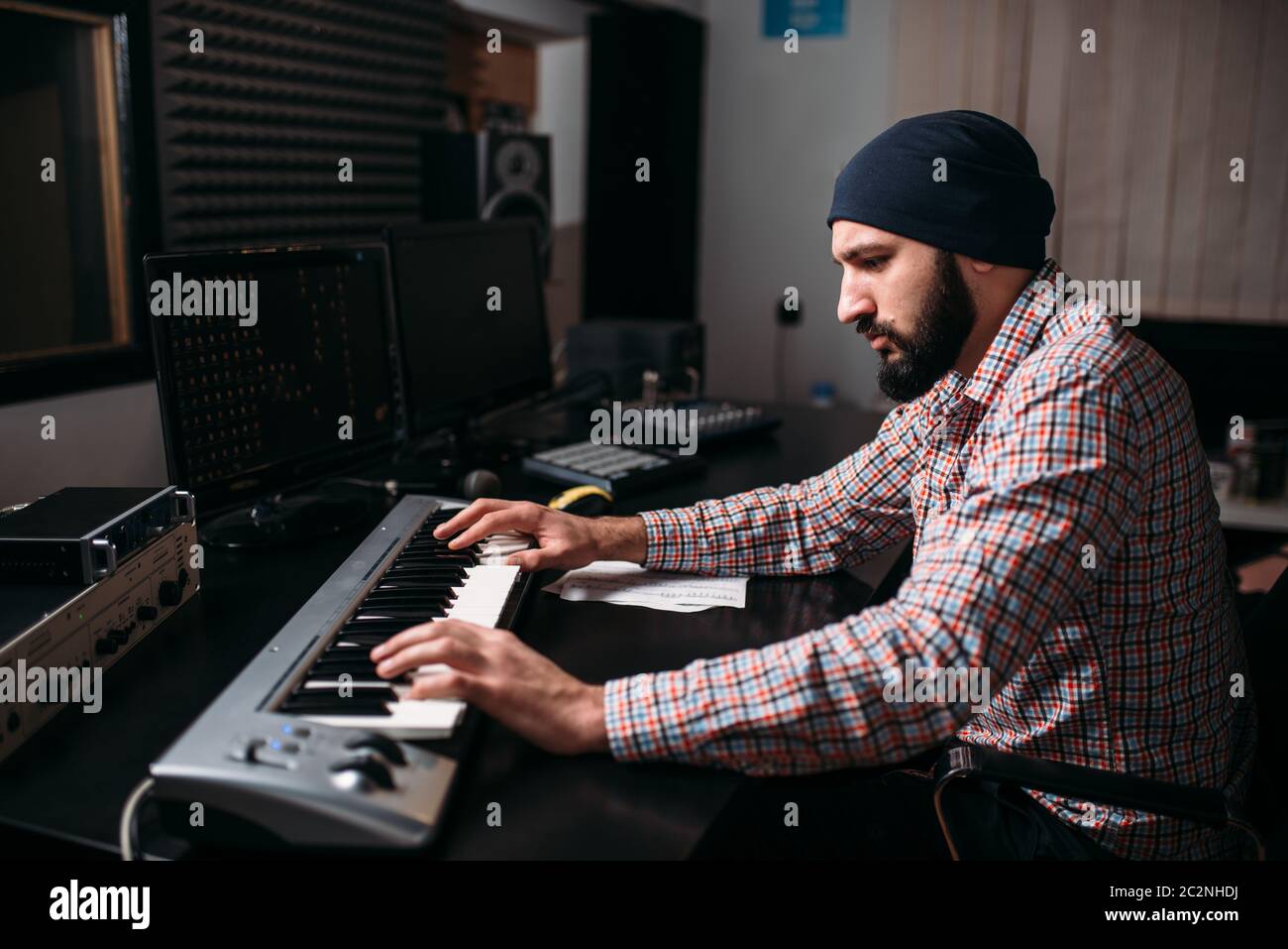 Soundman hi-res stock photography and images - Alamy