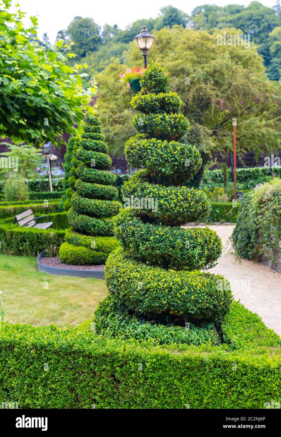 Topiary swirl hi-res stock photography and images - Alamy