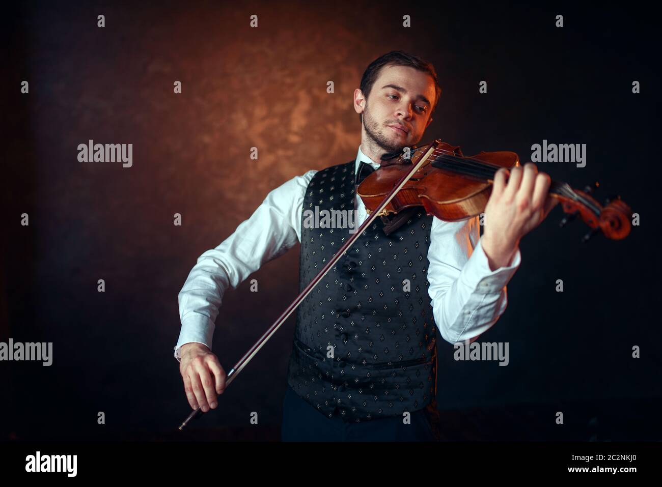 Portrait of male fiddler playing classical music on violin. Violinist ...