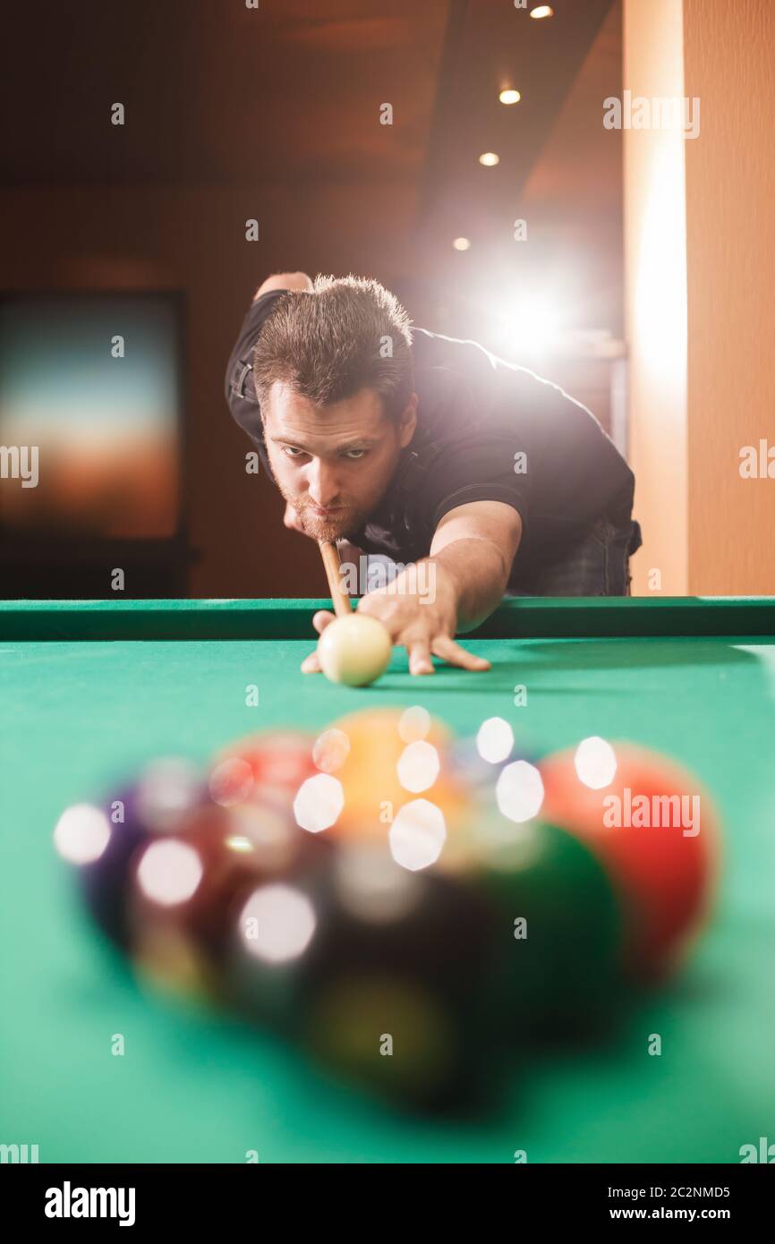 Billiards pyramid hi-res stock photography and images - Alamy