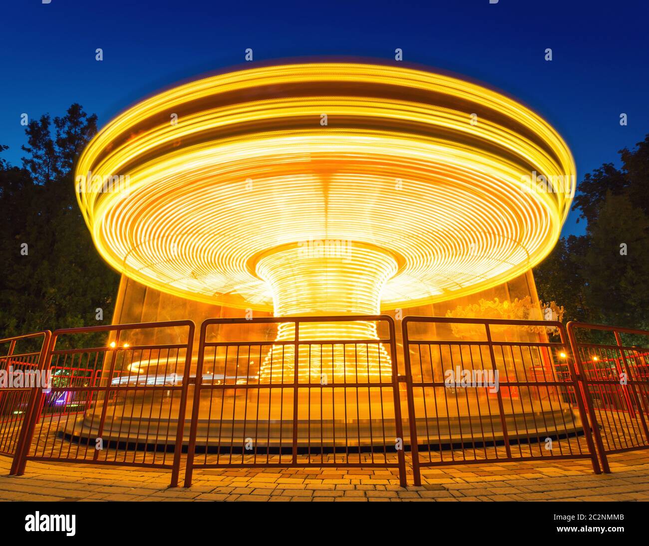 Fast merry-go-round lighting in the night park Stock Photo - Alamy
