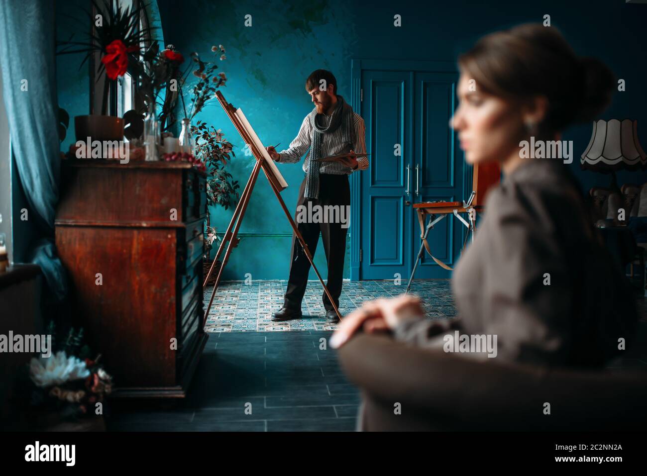 Oli drawing female portrait in art studio. Paintbrush artwork Stock ...