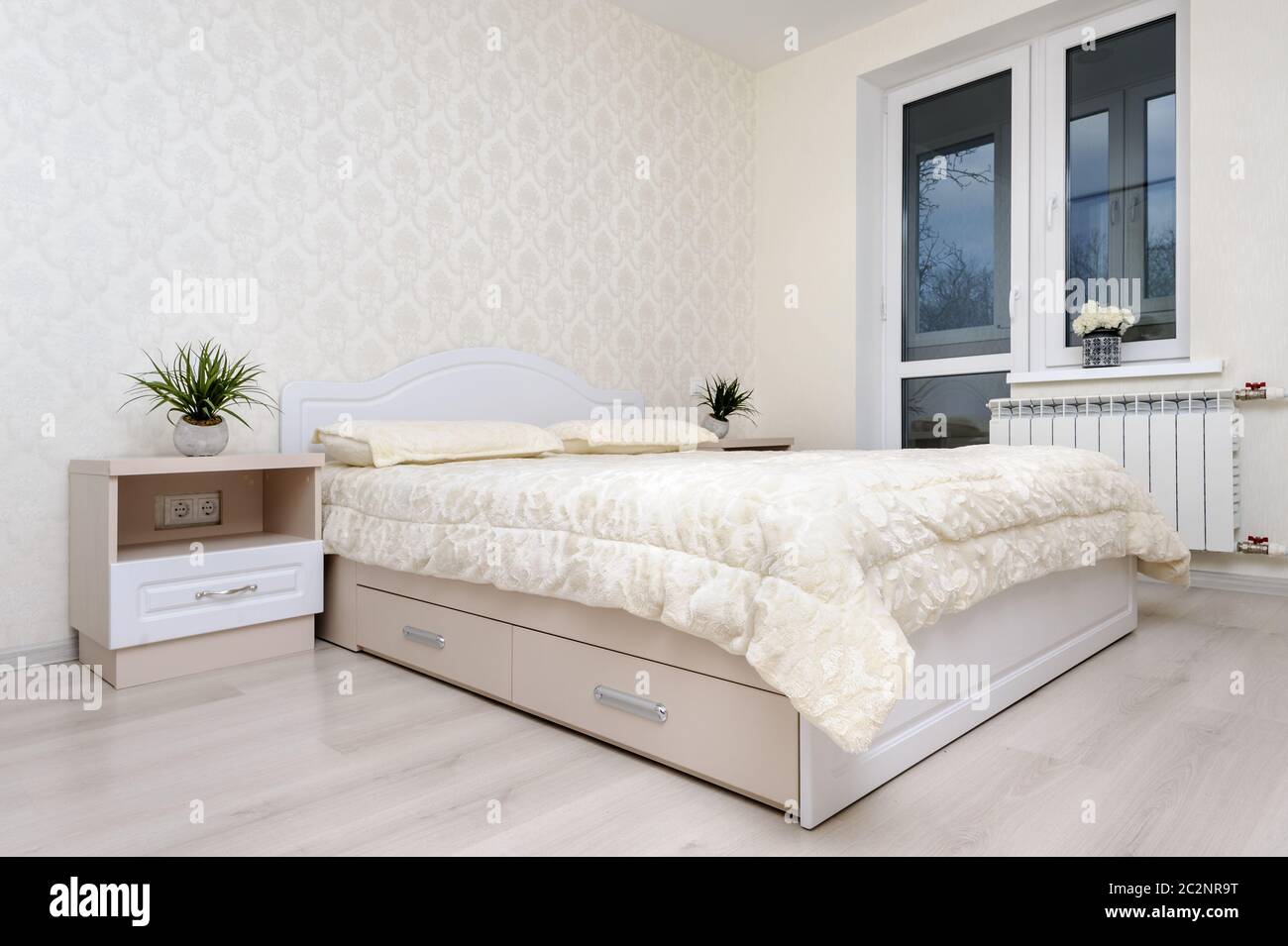 Modern bedroom with double bed Stock Photo - Alamy
