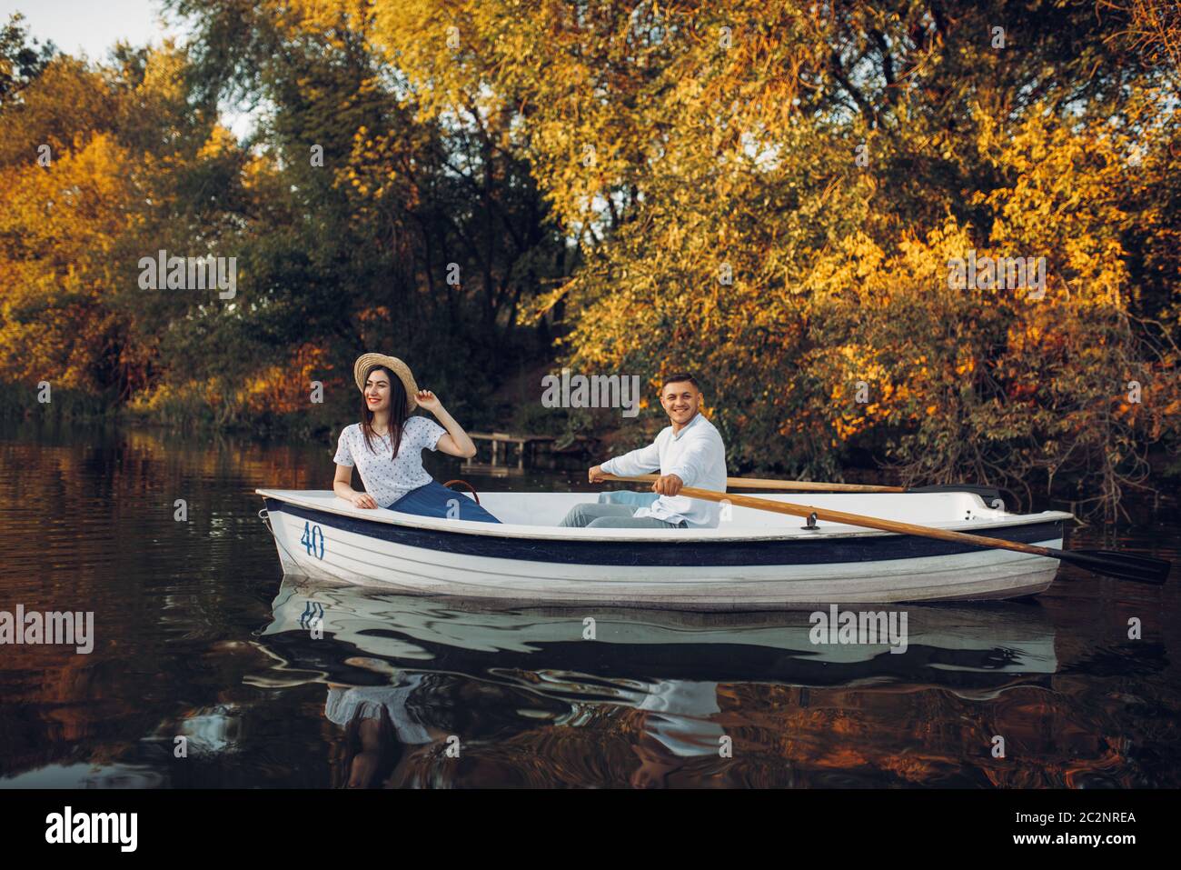 Couple in boat hi-res stock photography and images - Alamy