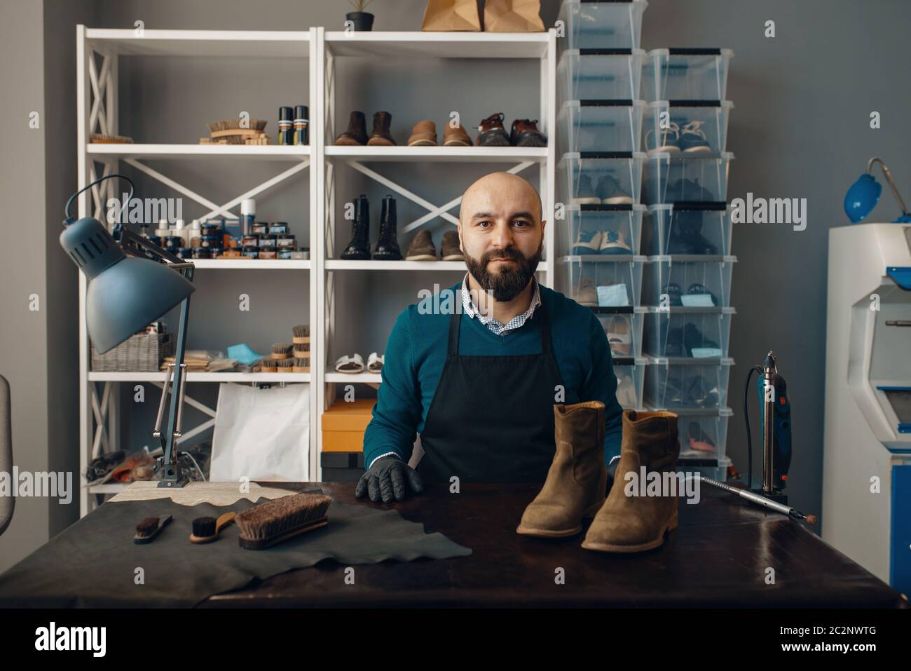 Fix with the foot hi-res stock photography and images - Alamy