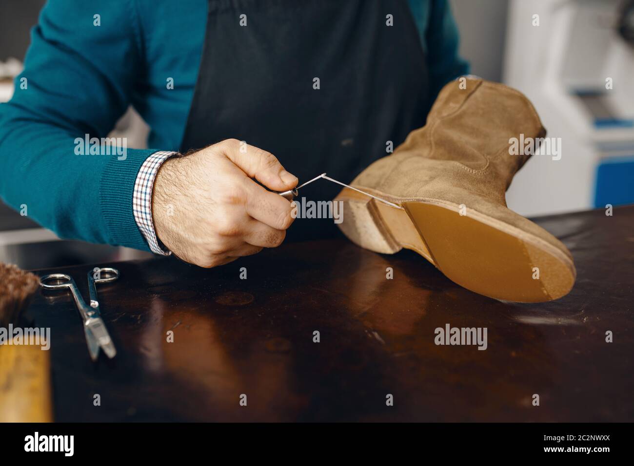 Shoemaking hi-res stock photography and images - Alamy