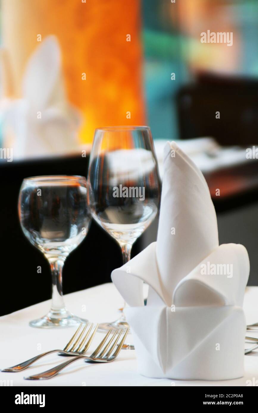 Place setting restaurant hi-res stock photography and images - Alamy