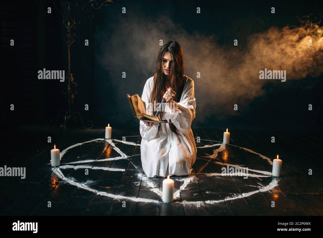 Witch ritual hi-res stock photography and images - Alamy