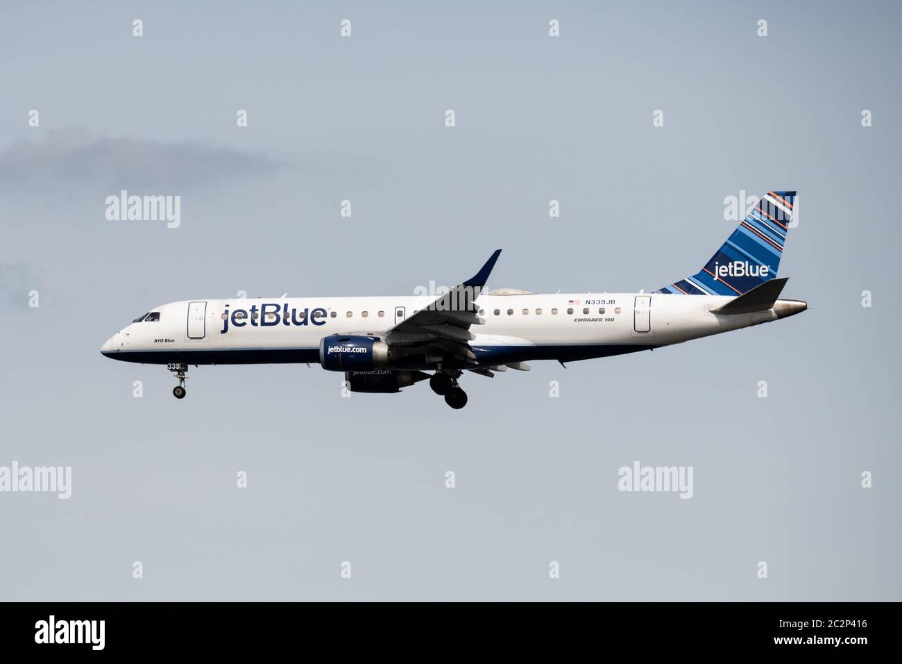 A JetBlue Airways Embraer E190AR landing at Ronald Reagan Washington ...