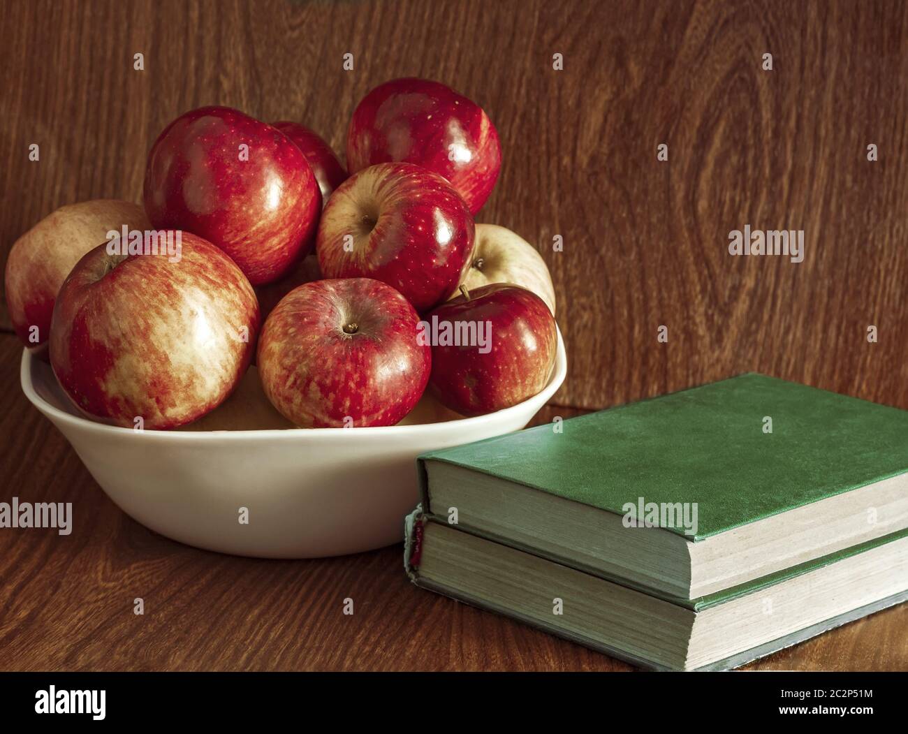 Vase with apples hi-res stock photography and images - Alamy