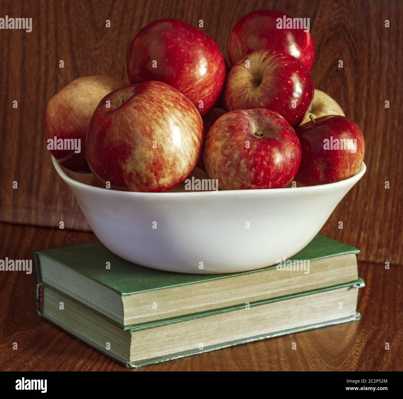 Vase with apples hi-res stock photography and images - Alamy