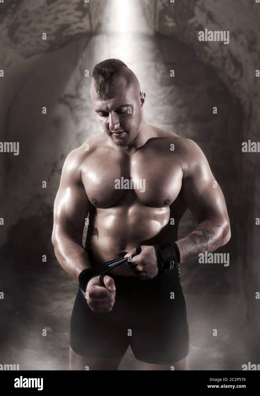 Muscular male athlete posing in gym, sport lifestyle. Bodybuilding ...