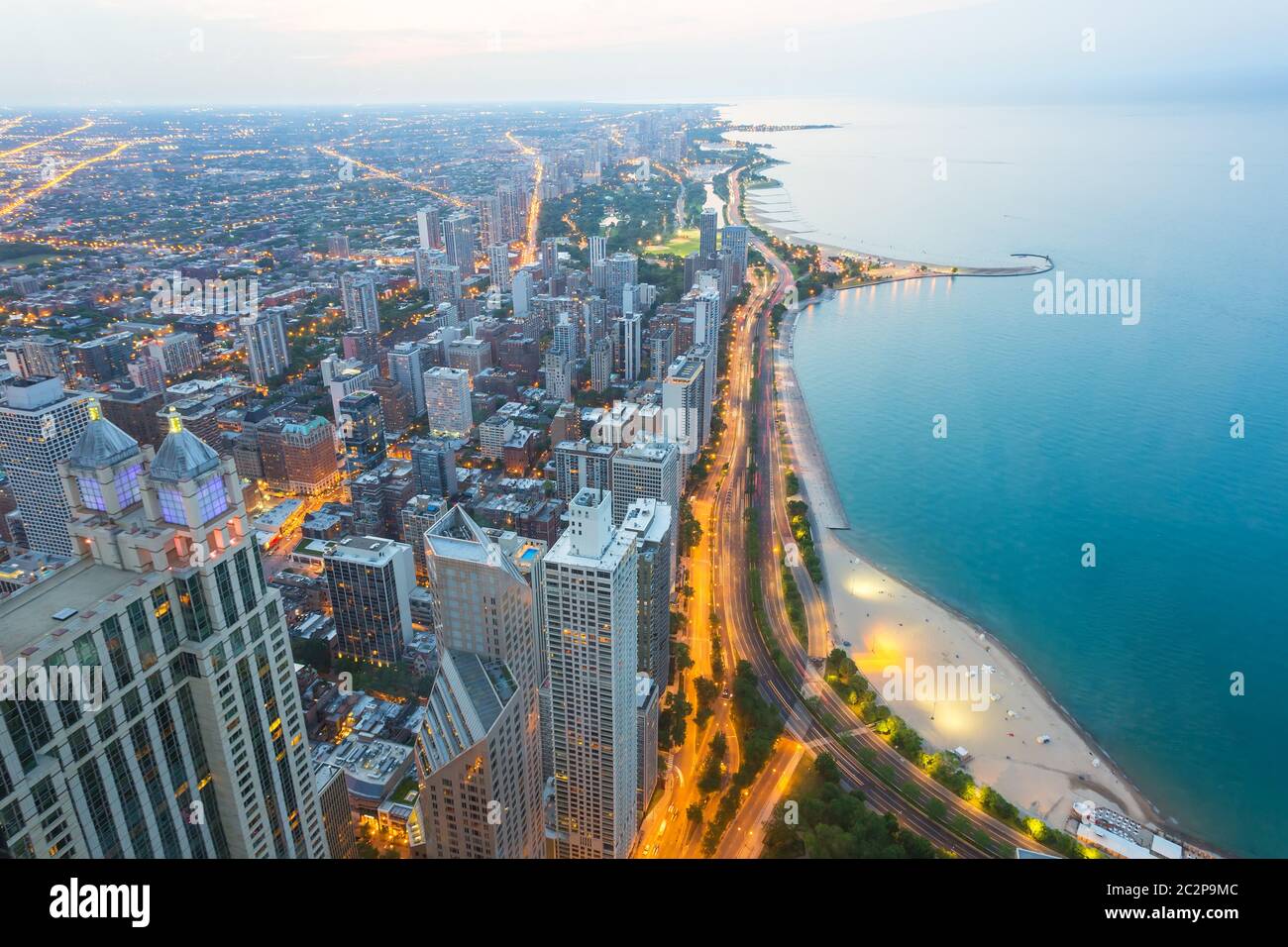 Chicago skyline lake sun hi-res stock photography and images - Alamy