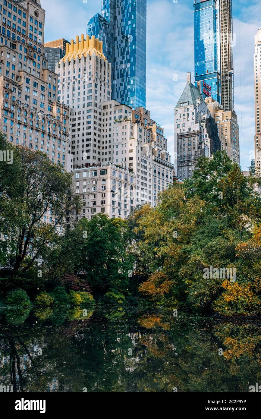 Fall foliage color of Central Park in Manhattan Stock Photo - Alamy