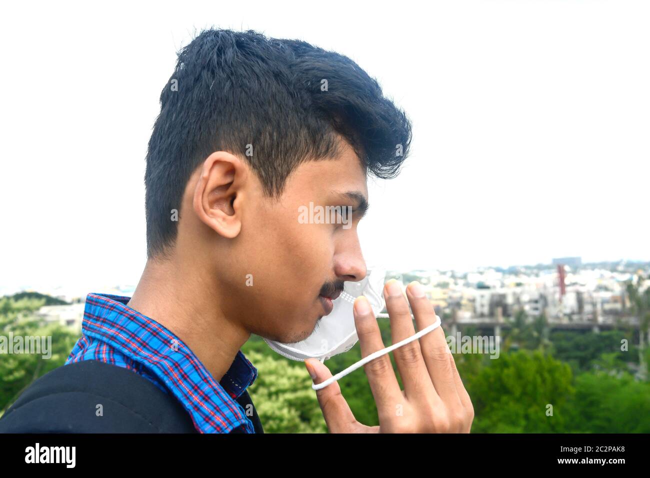 Removing face mask hi-res stock photography and images - Alamy