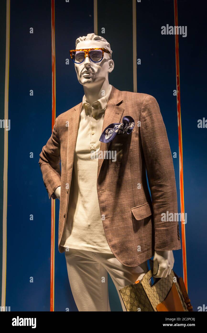Male mannequin in vintage clothes in fashion store Stock Photo - Alamy