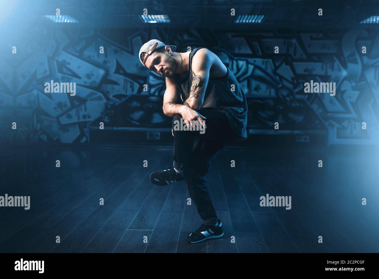 Young male hip hop dancer posing in dance studio. Modern urban dancing style Stock Photo - Alamy