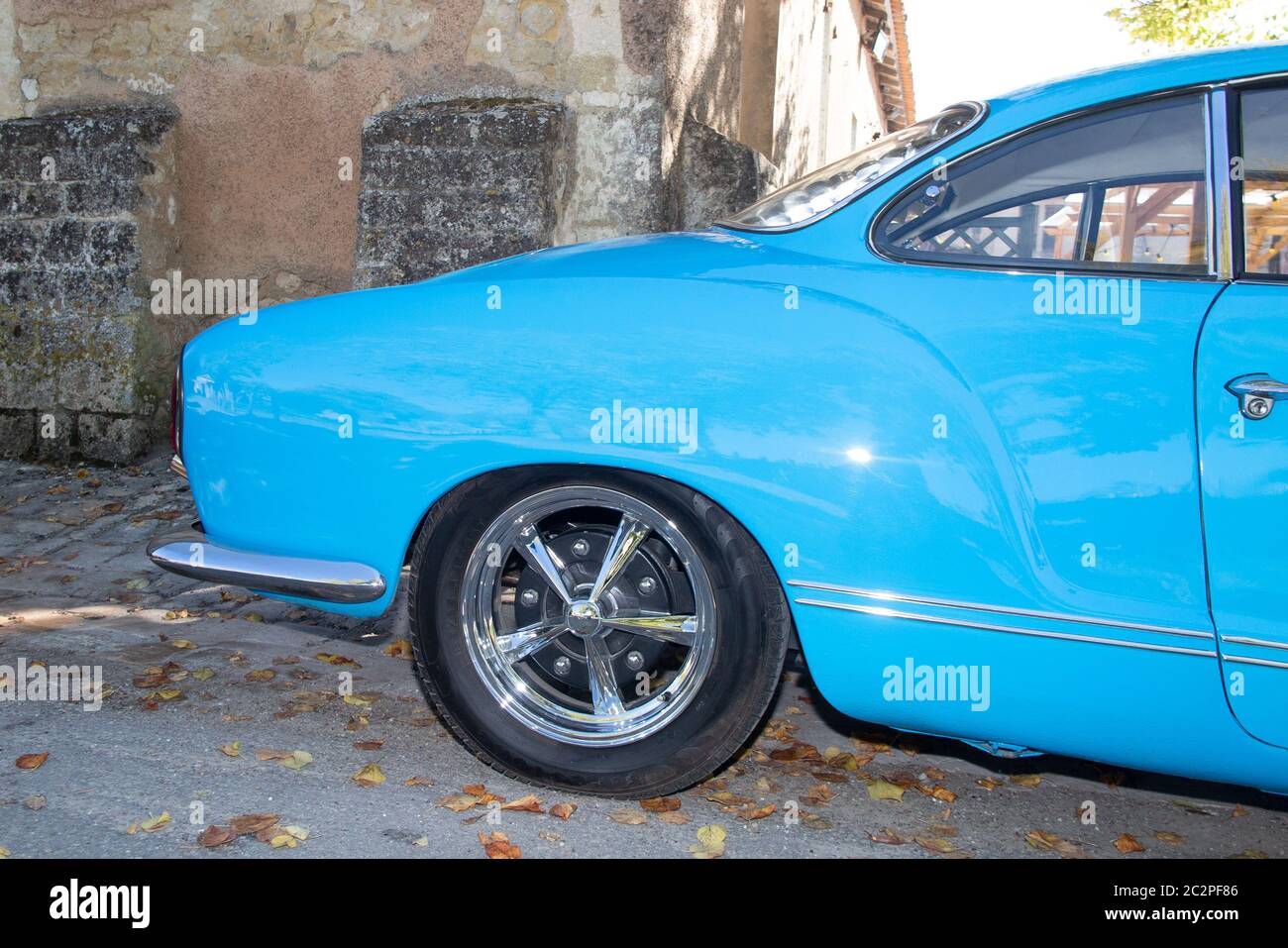 Five spoke wheels hi-res stock photography and images - Alamy