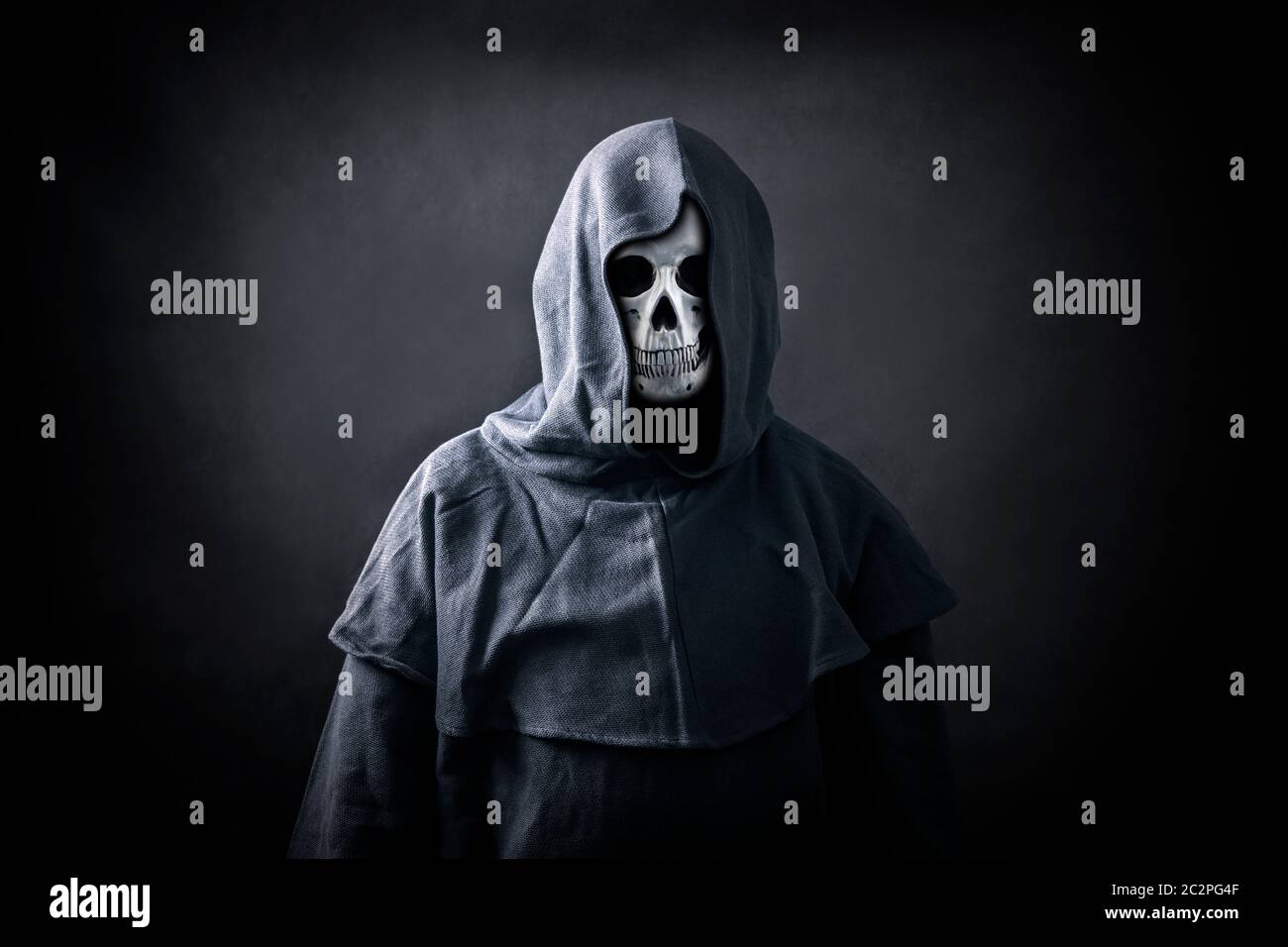 Grim reaper hood hi-res stock photography and images - Alamy