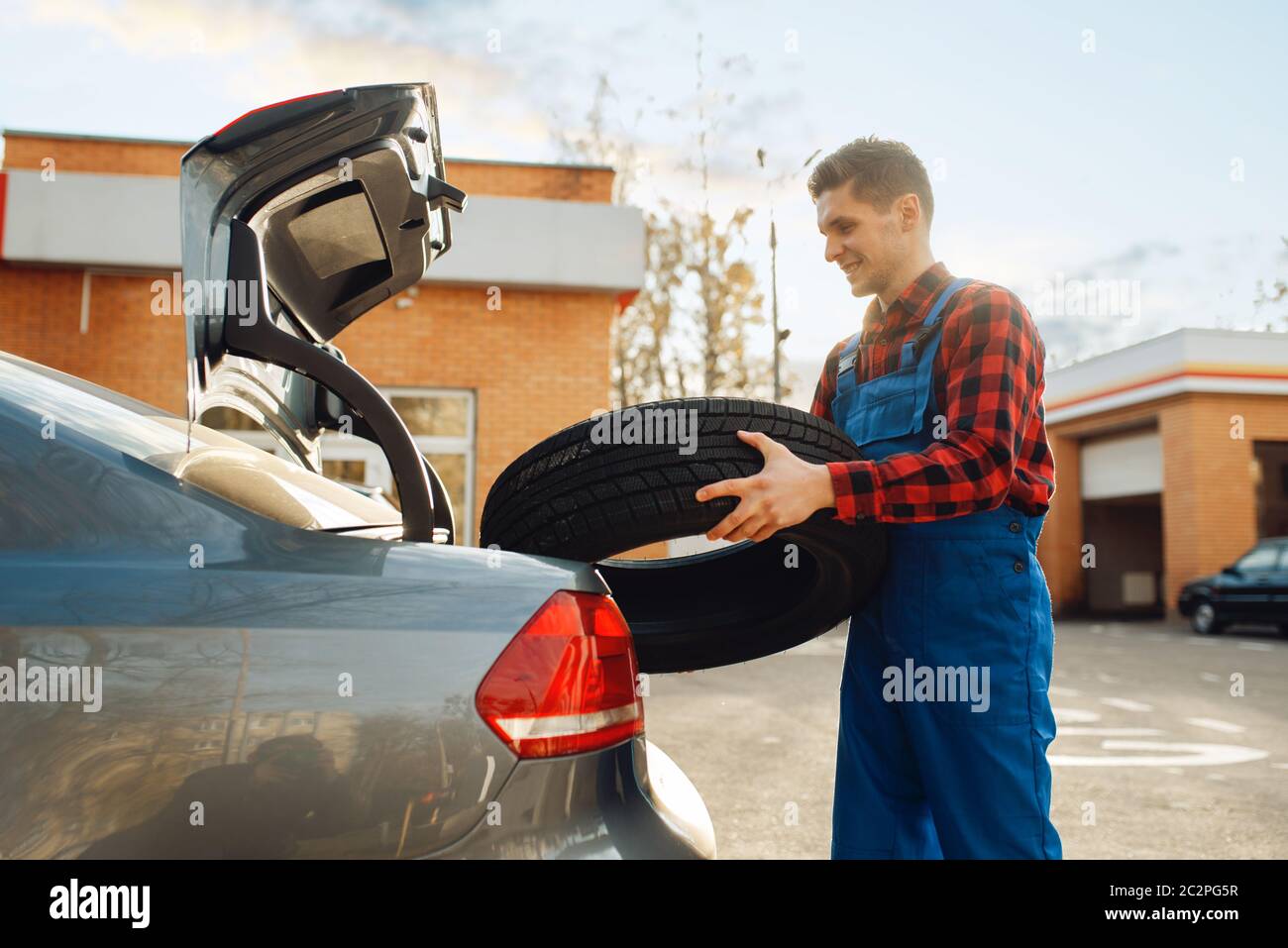 Change wheels hi-res stock photography and images - Alamy