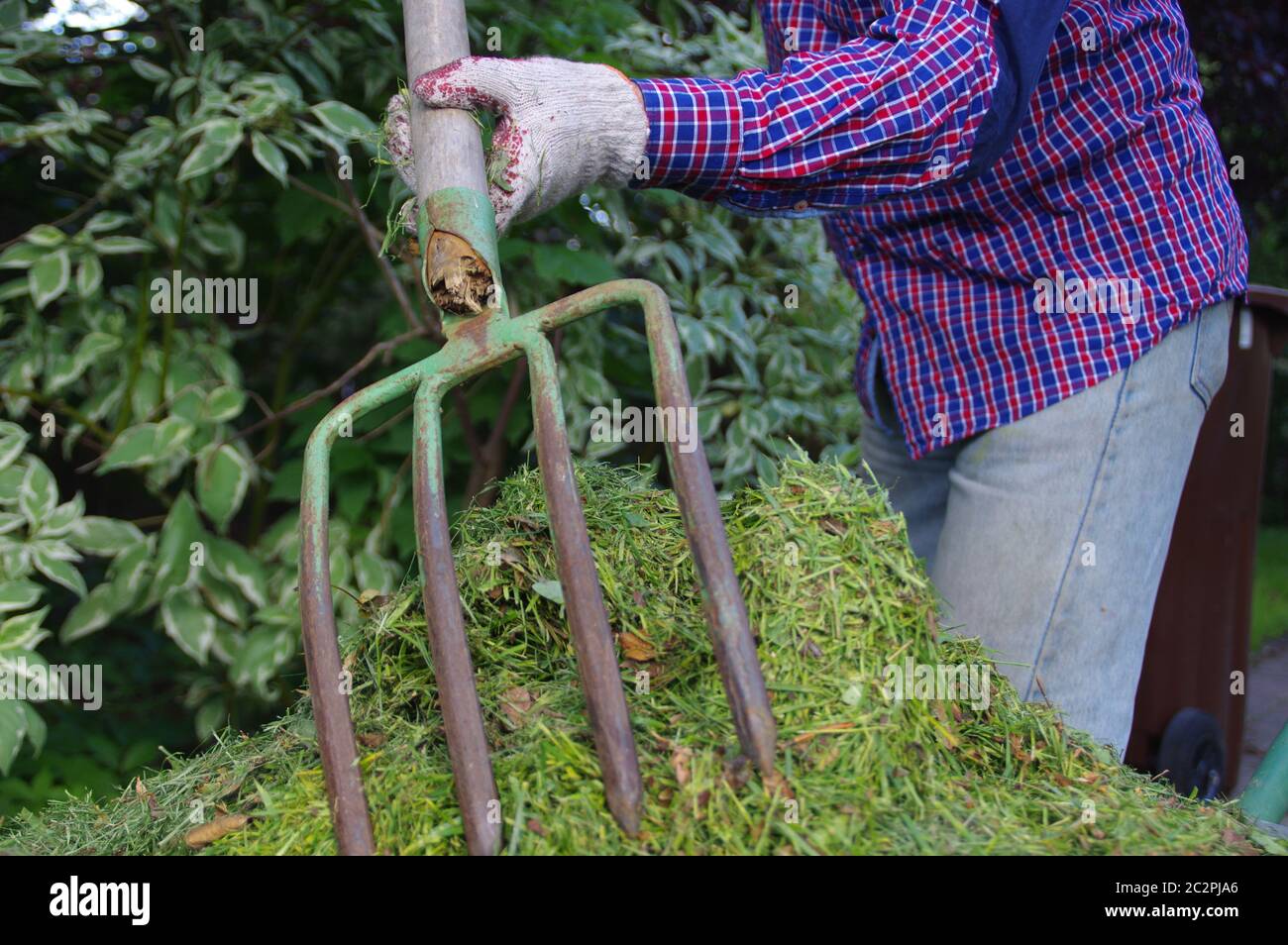 Hay forks hi-res stock photography and images - Alamy