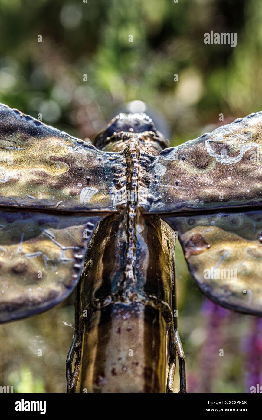 Back metal sculpture in hi-res stock photography and images - Alamy