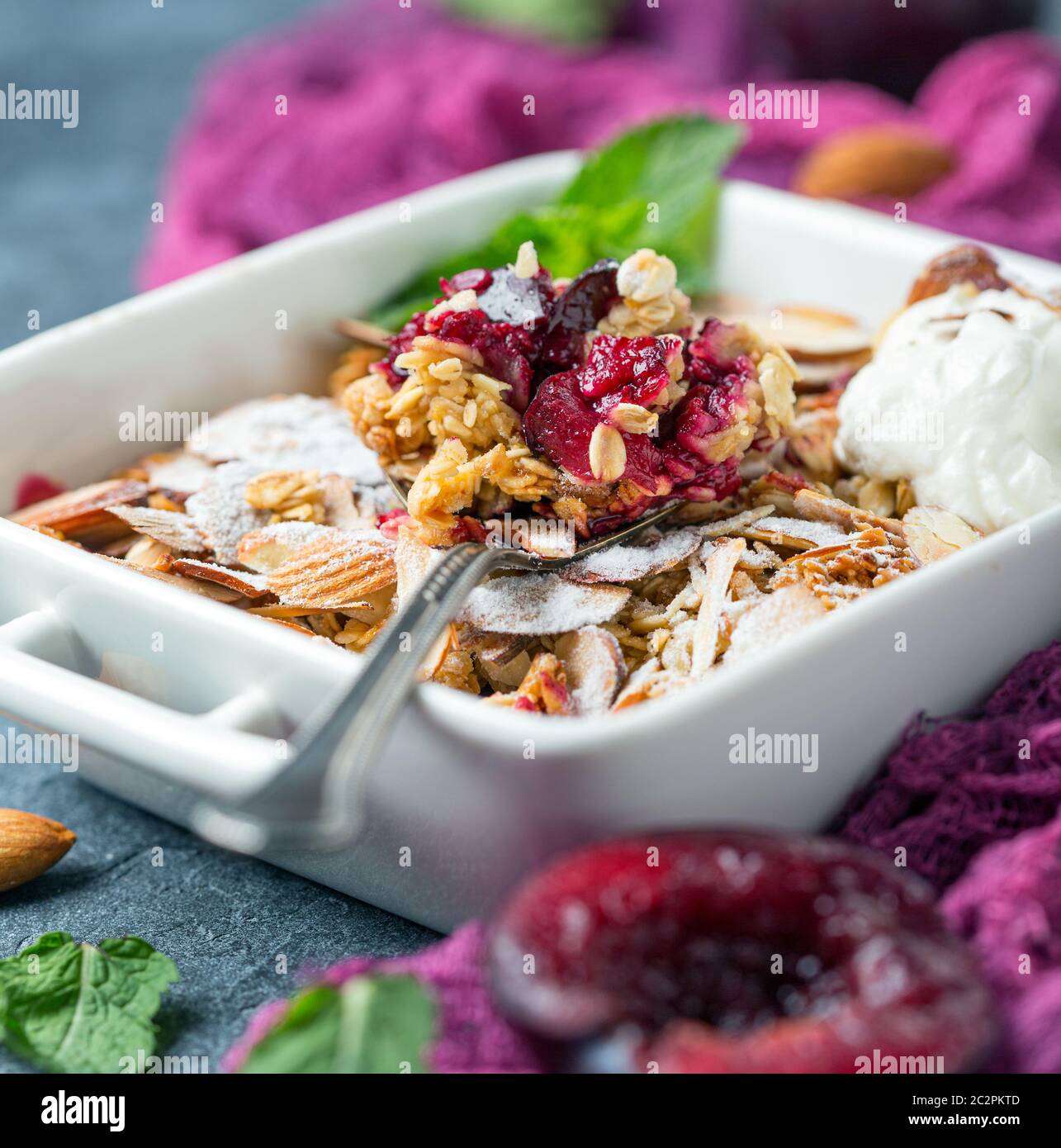 Crumb hi-res stock photography and images - Alamy