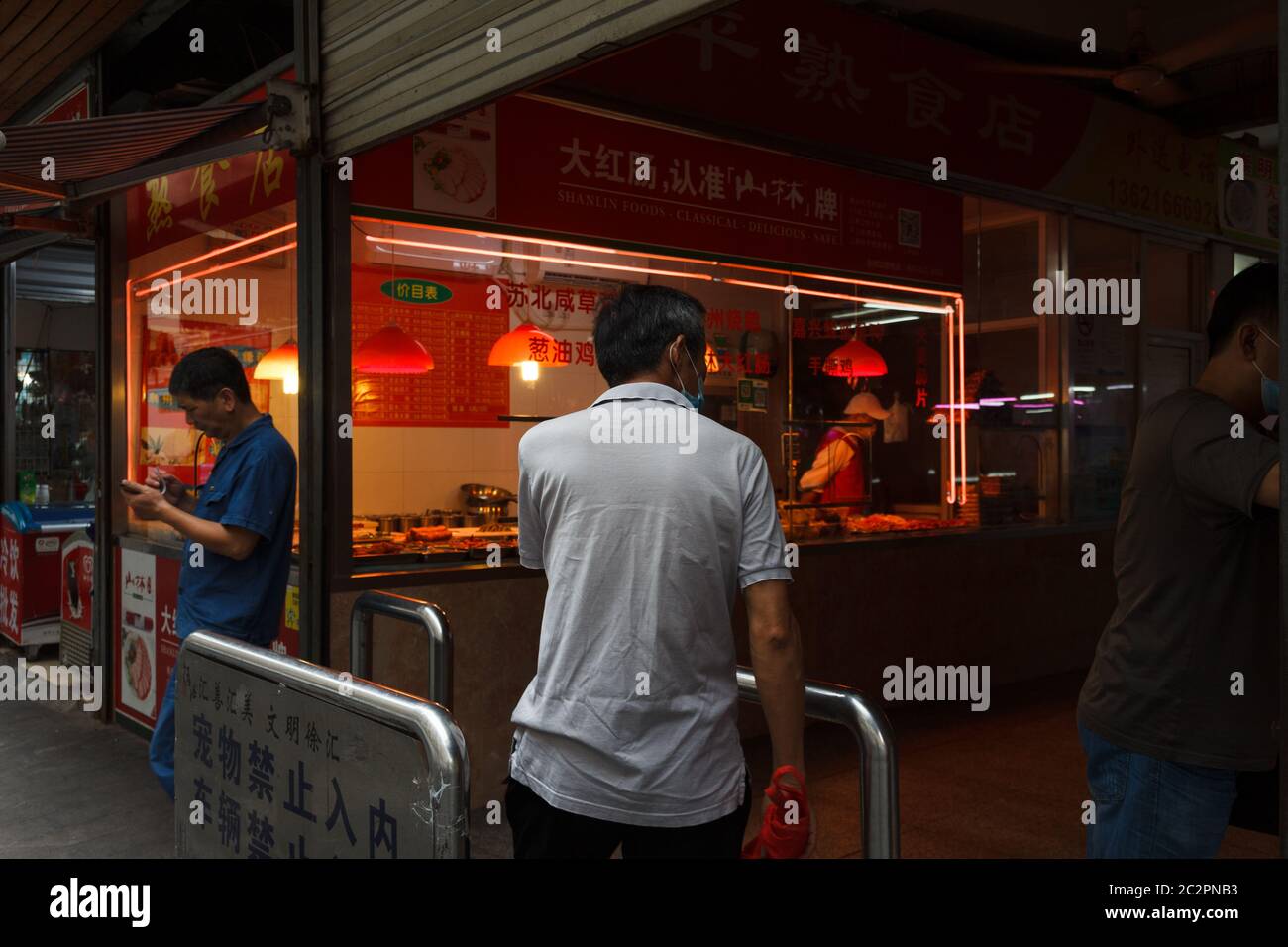 People at Shanghai local food market Stock Photo - Alamy