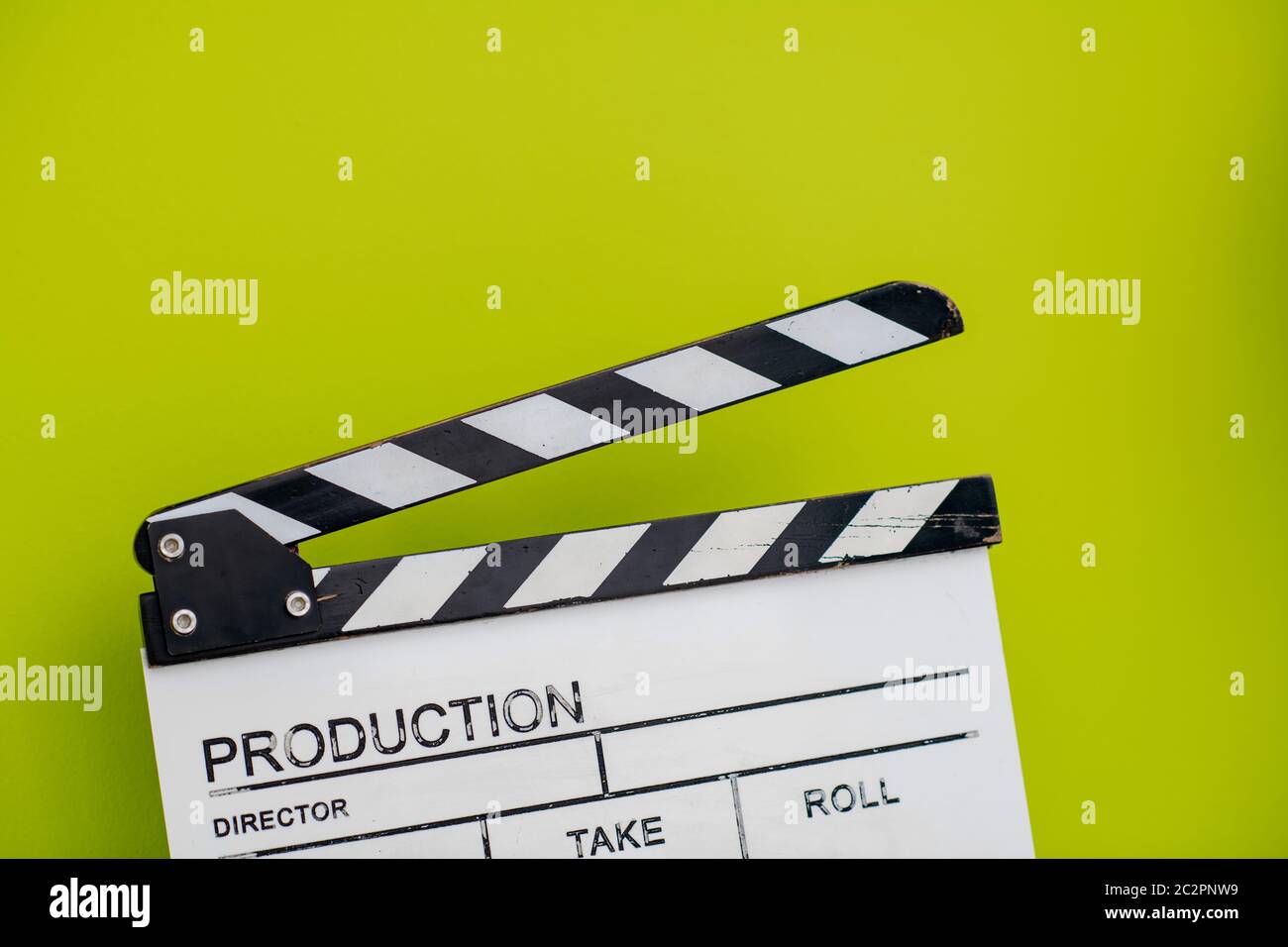 movie clapper on green background Stock Photo - Alamy