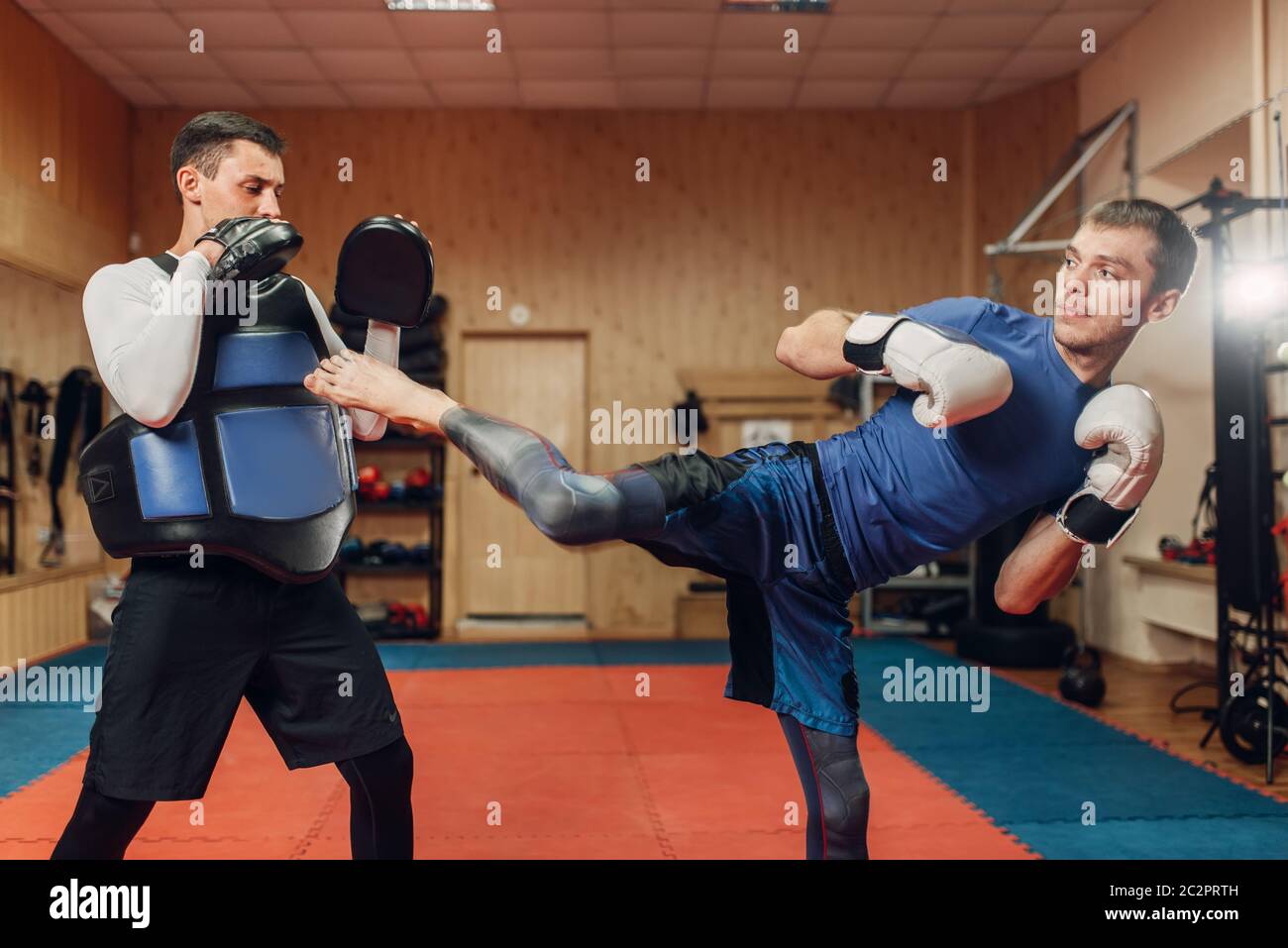 Muscular kickbox muay thai fighter hi-res stock photography and images ...