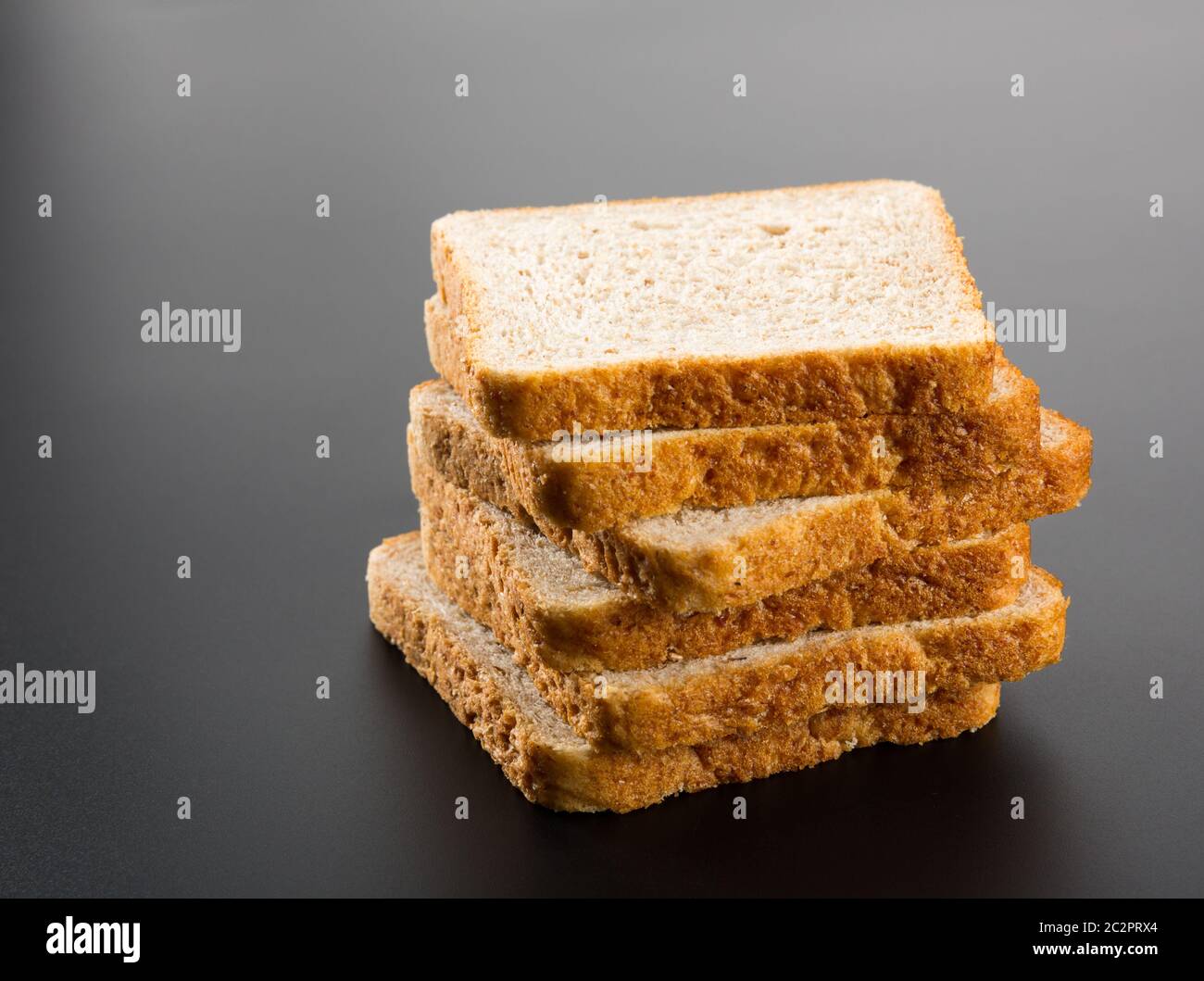 Pile toasted bread slices hi-res stock photography and images - Alamy