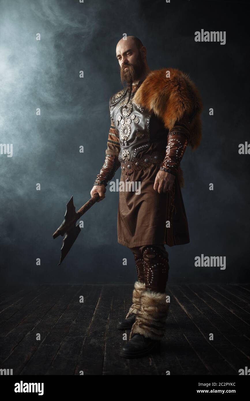 Handsome viking with axe dressed in traditional clothes, nordic ...