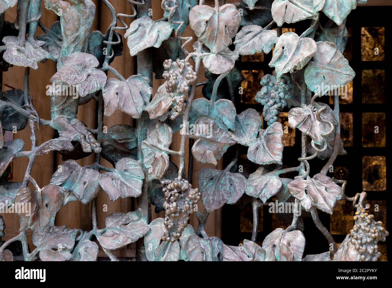 Wrought iron vine grape hi-res stock photography and images - Alamy