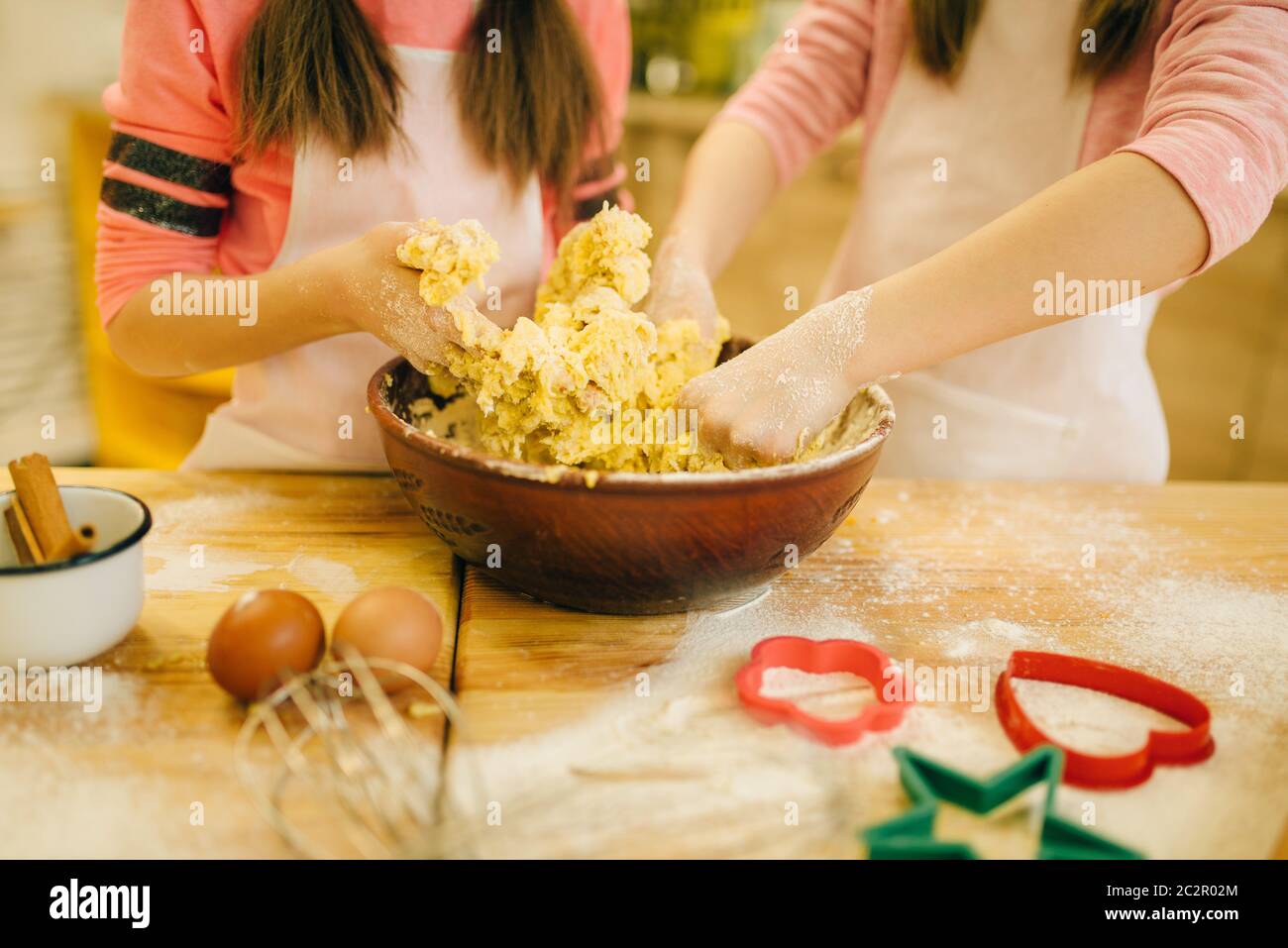 Children bake chefs hat hi-res stock photography and images - Alamy