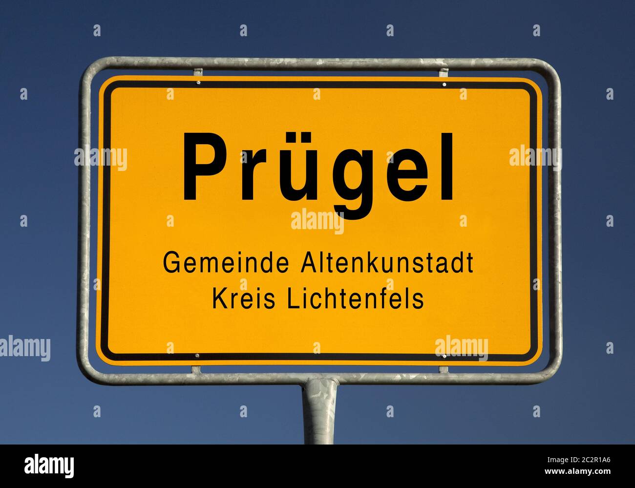 Village entrance sign hi-res stock photography and images - Alamy