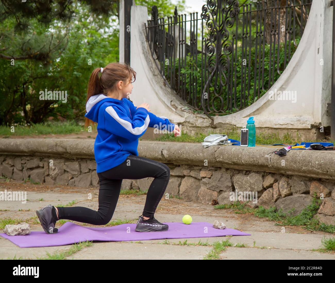 street fit online Stock Photo - Alamy