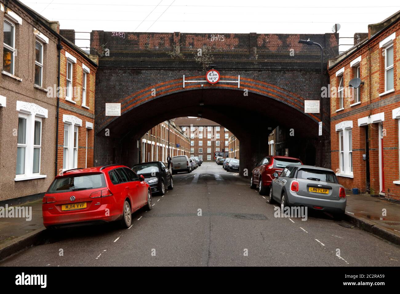 Hackney bridge hi-res stock photography and images - Alamy