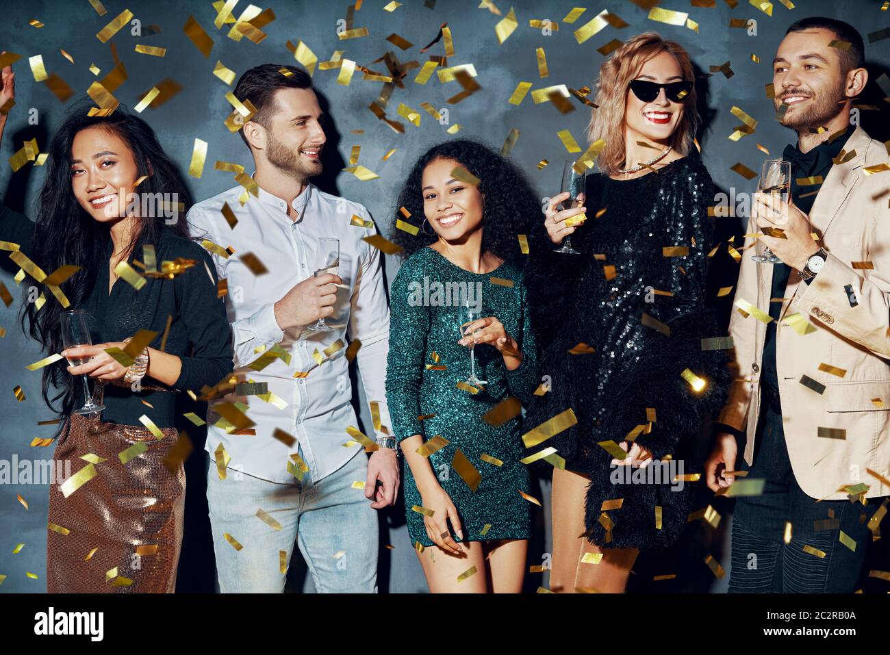 People dancing night club confetti hi-res stock photography and images ...