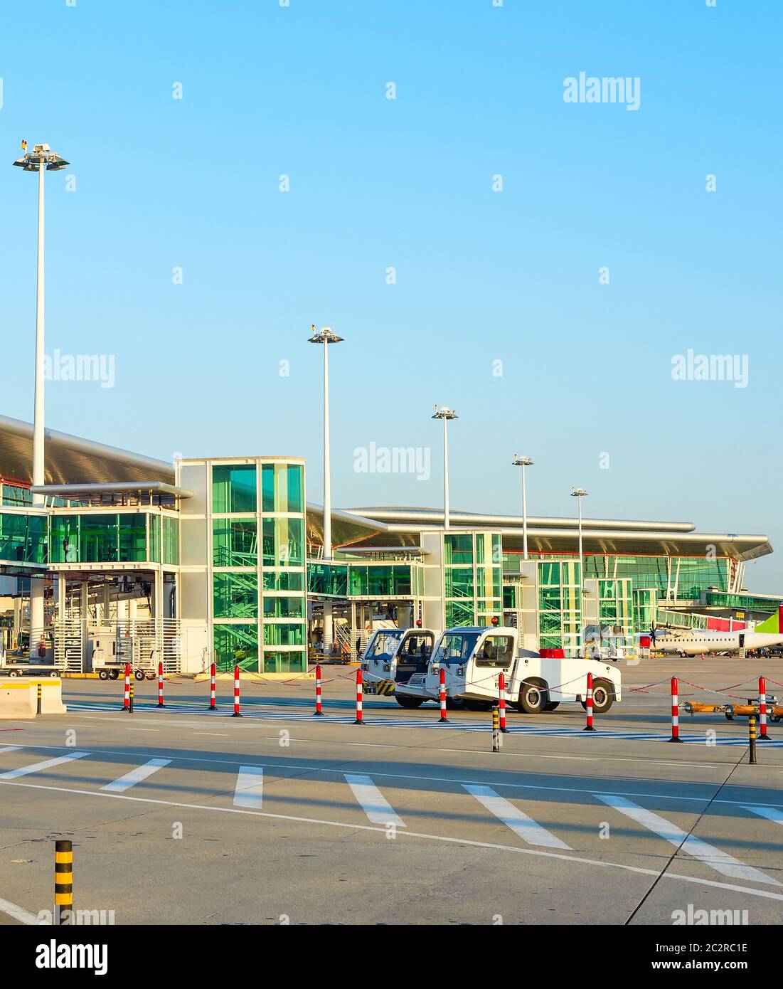 Cars and airplanes hi-res stock photography and images - Alamy