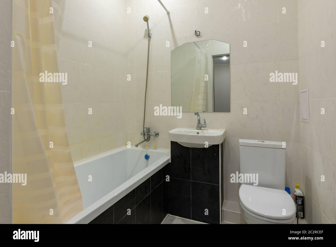 Combined bathroom hi-res stock photography and images - Alamy