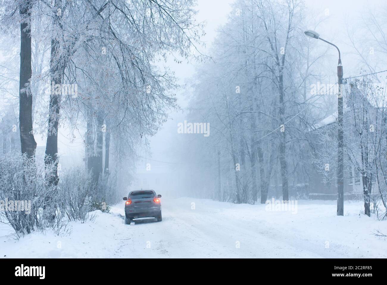Snowfall street hi-res stock photography and images - Alamy