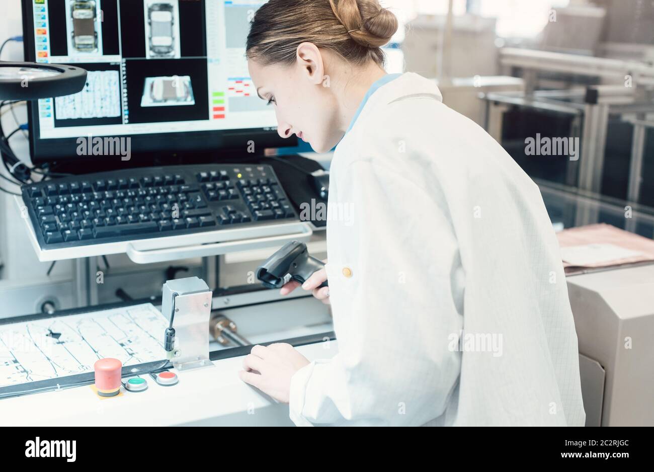 Optical inspection hi-res stock photography and images - Alamy