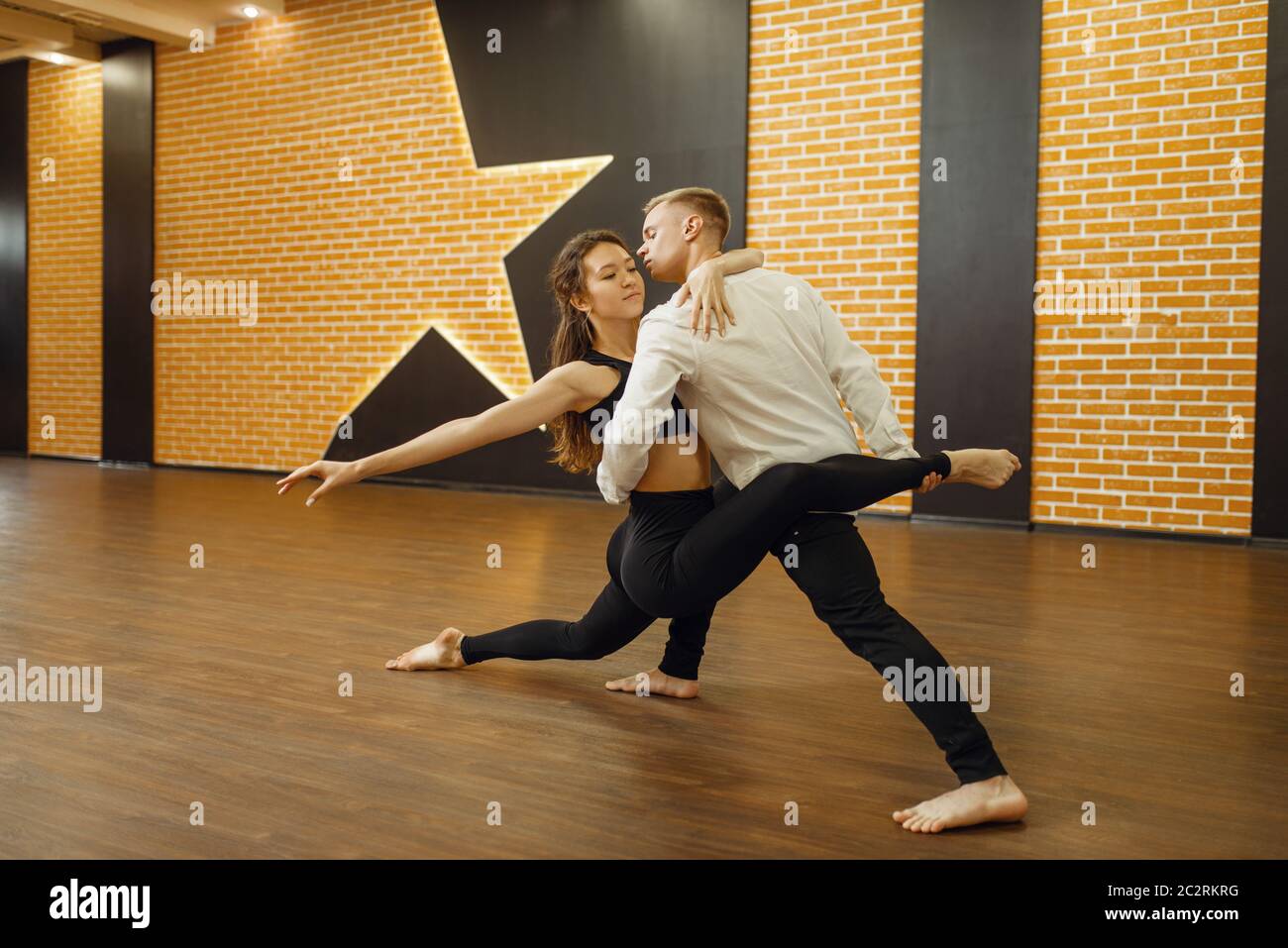Two female contemporary dance performers poses in studio. Dancers ...
