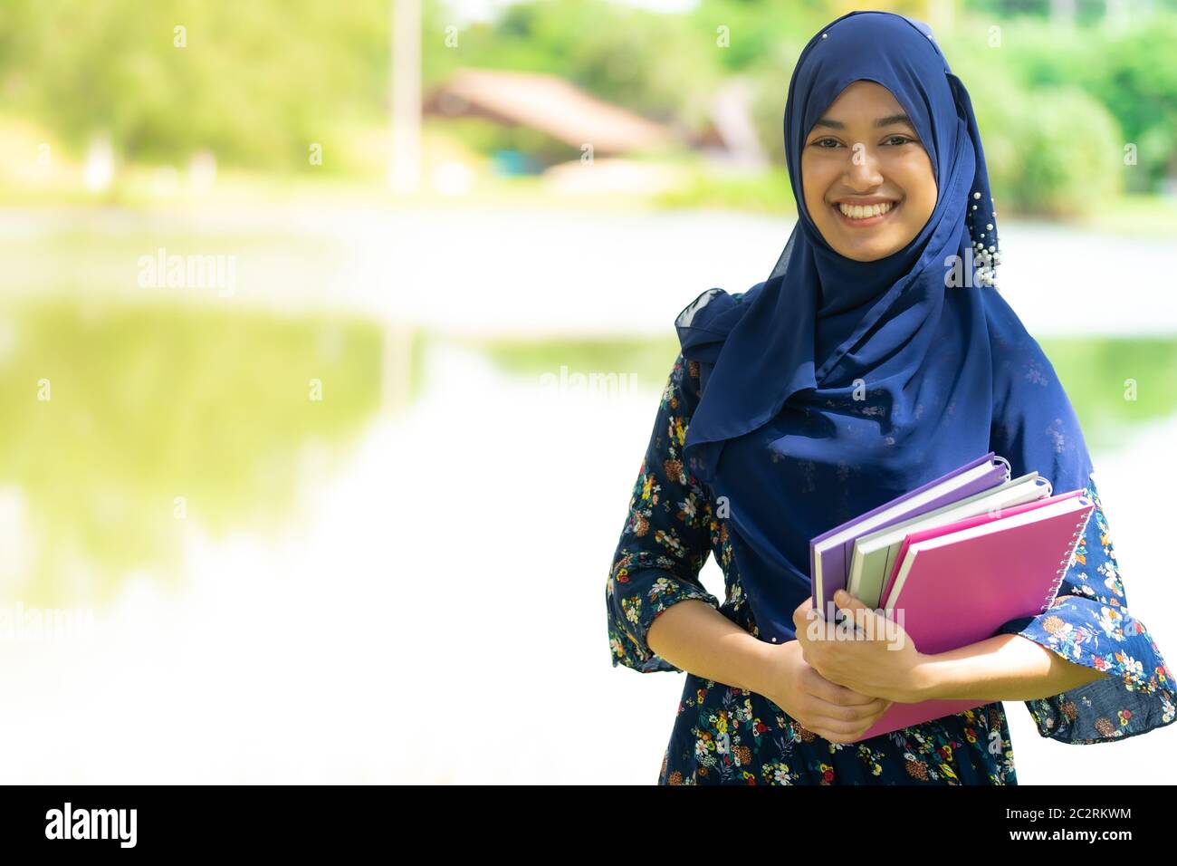 Muslim girl student hi-res stock photography and images - Alamy