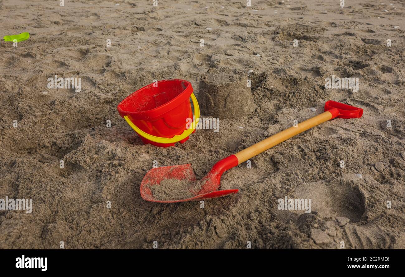 Sandcastle bucket and spade and beach hi-res stock photography and ...