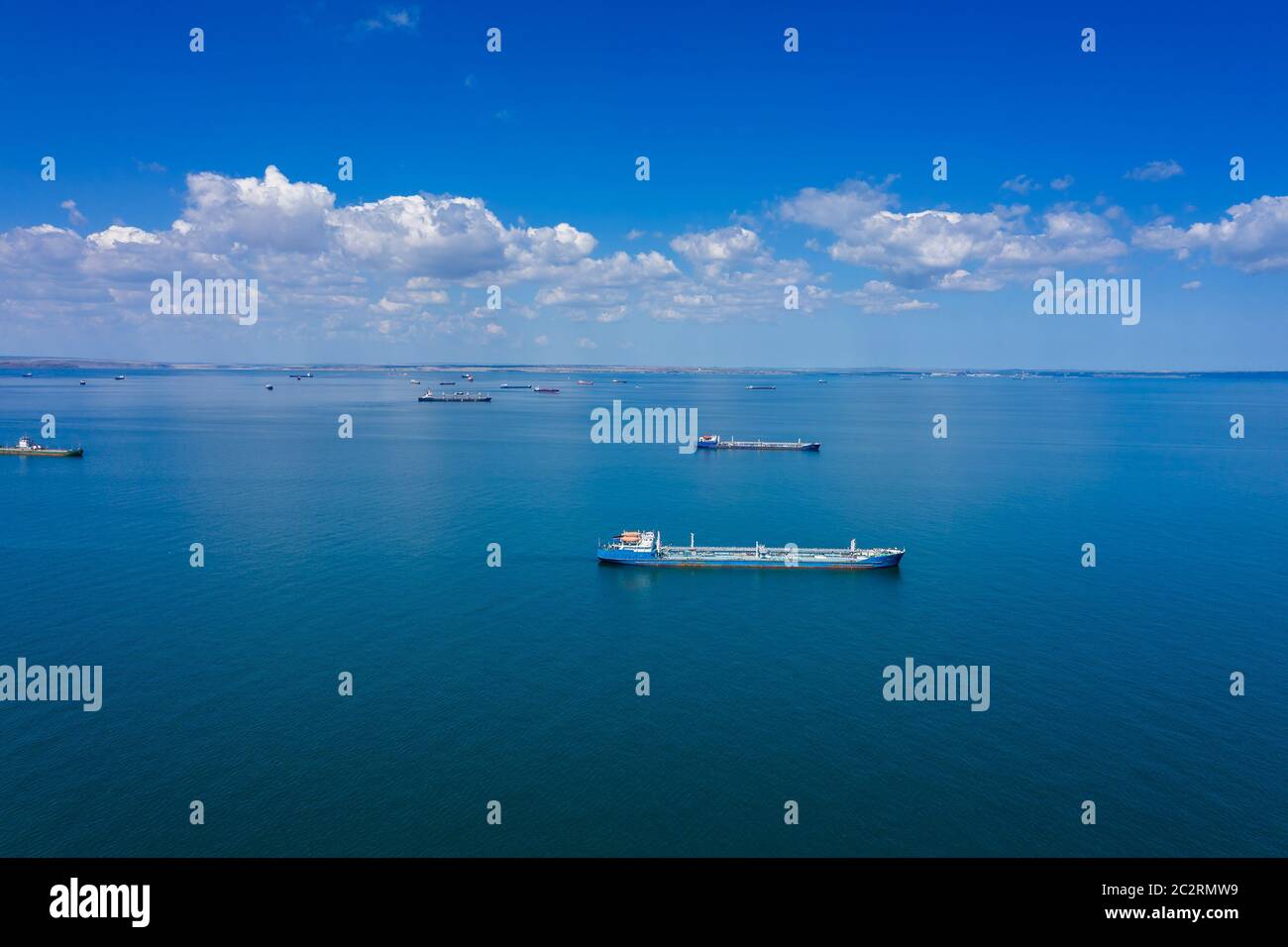 Container ships loading cargo port hi-res stock photography and images ...