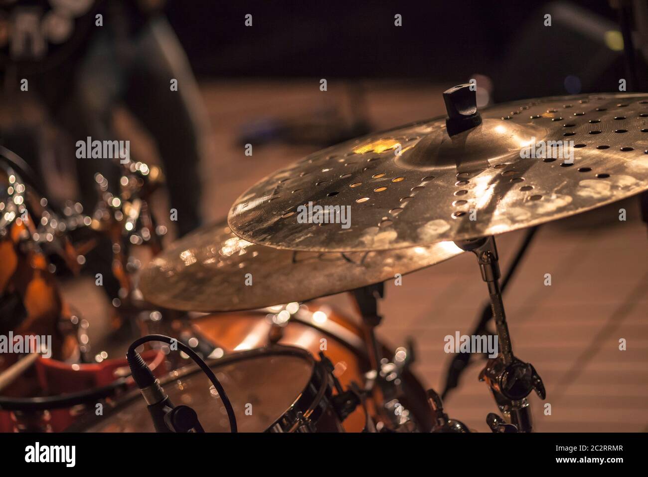 Gold drum kit hi-res stock photography and images - Alamy