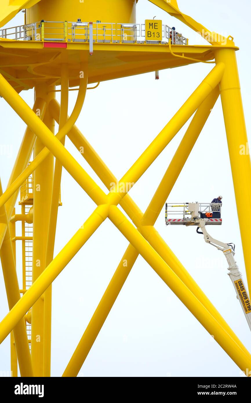 Simon Snorkel cherry picker inspection of newly built wind turbine ...