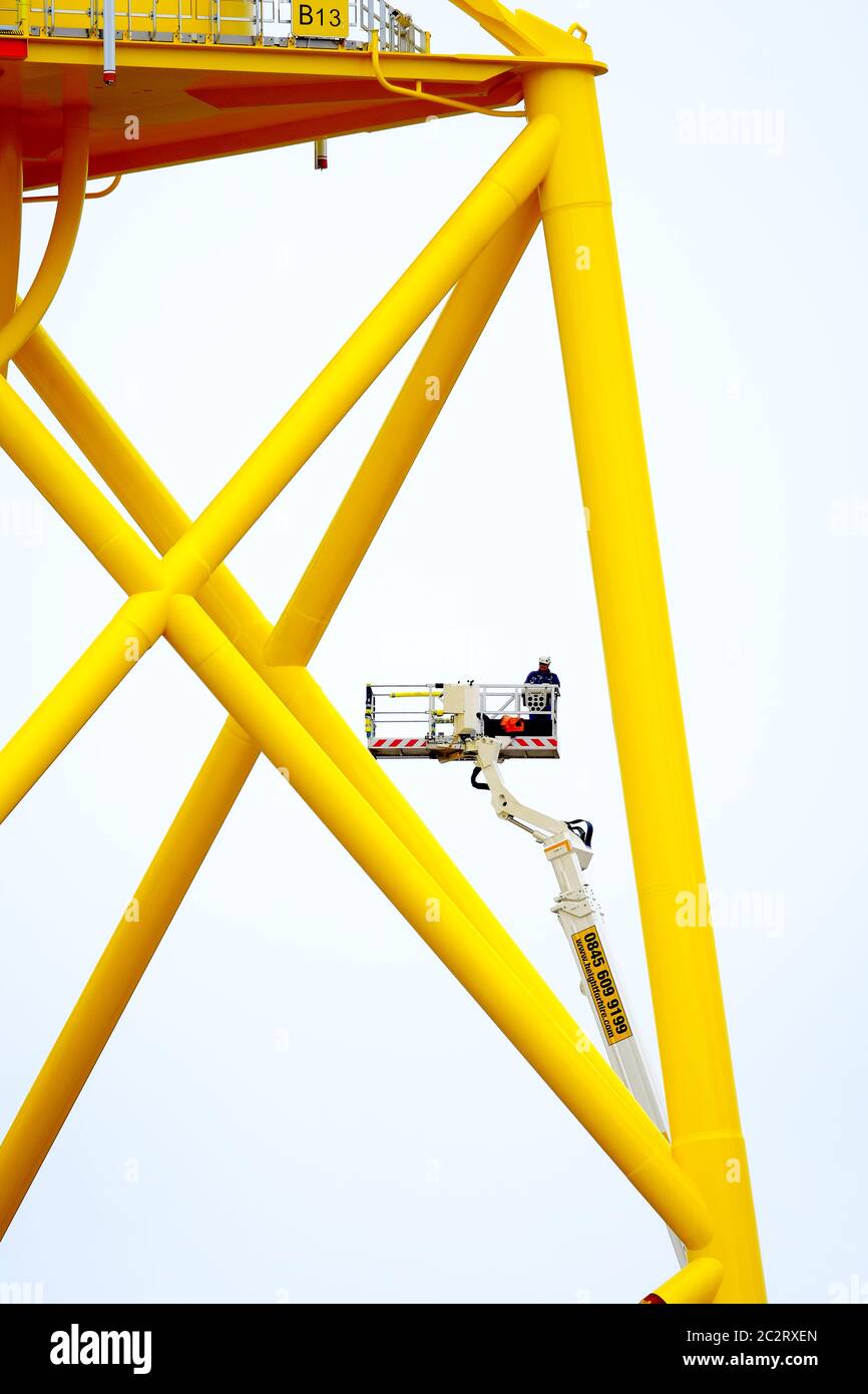Simon Snorkel cherry picker inspection of newly built wind turbine ...